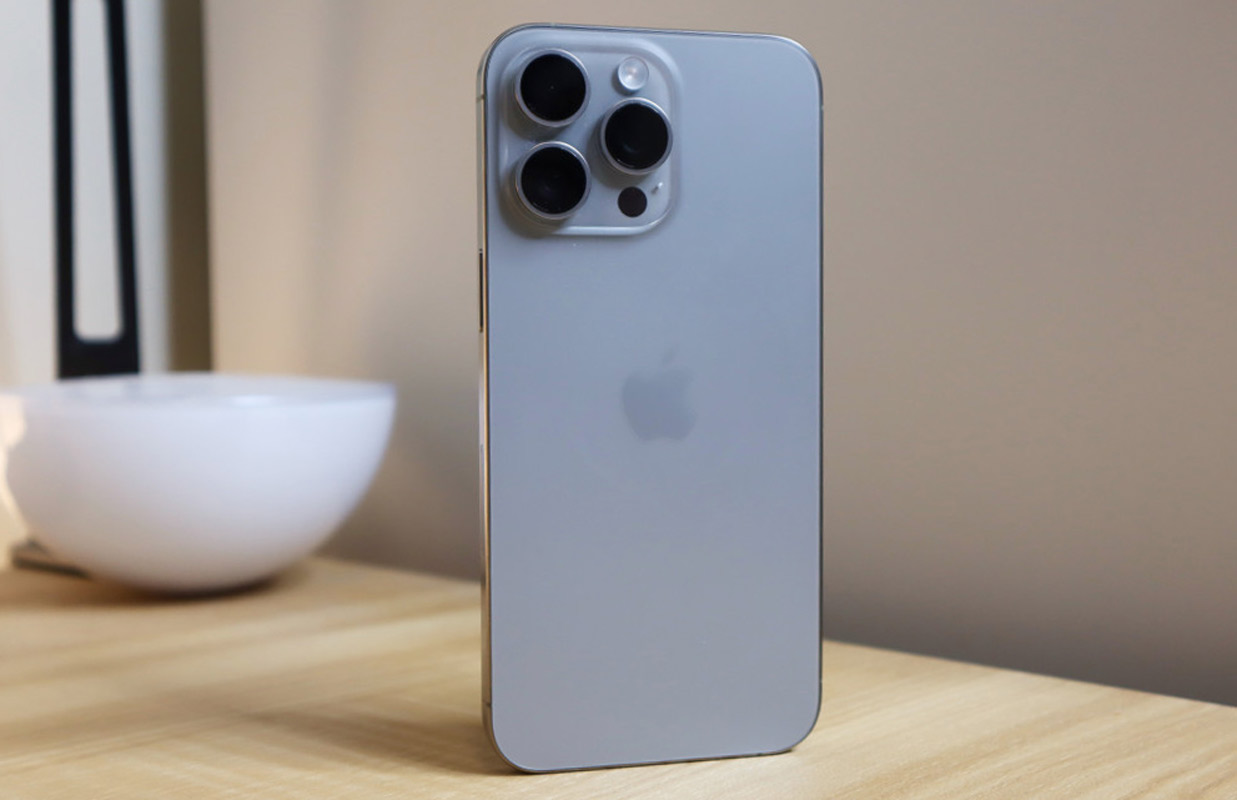 بررسی آیفون 15 پرو مکس اپل؛ مزایا، معایب و مقایسه با رقبا - درجه